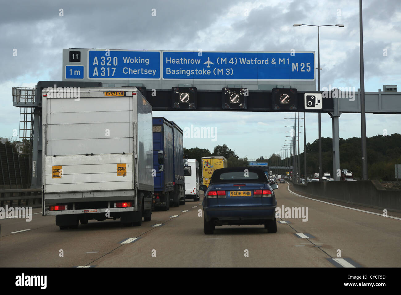 Direction Sign And Traffic On M25 Motorway England Stock Photo - Alamy