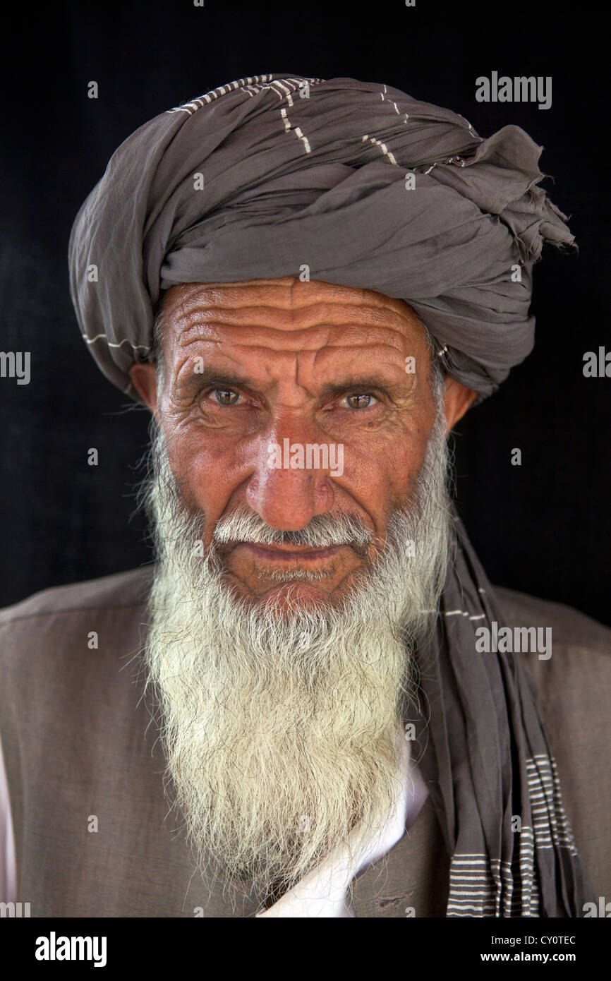 Old aged muslim man hi-res stock photography and images - Alamy
