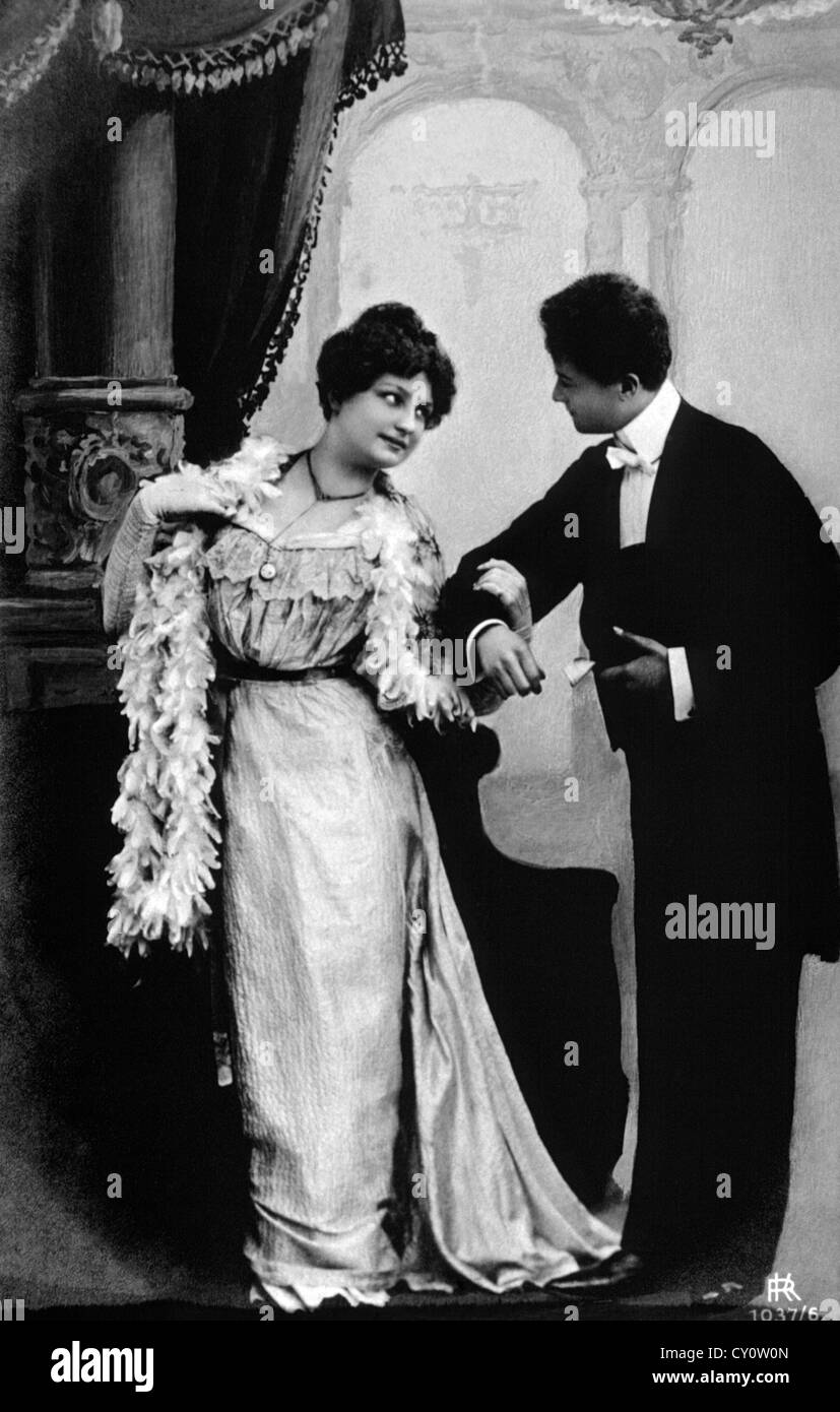 Formally Dressed Couple, Circa 1910 Stock Photo - Alamy