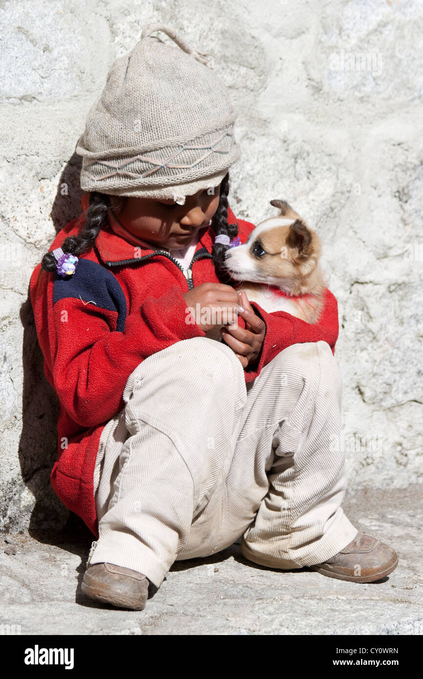 Little girl with puppy dog Stock Photo - Alamy