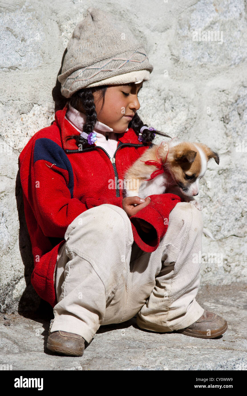 Little girl with puppy dog Stock Photo - Alamy