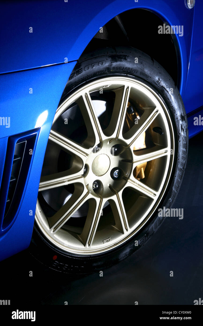 Gold wheel hi-res stock photography and images - Alamy