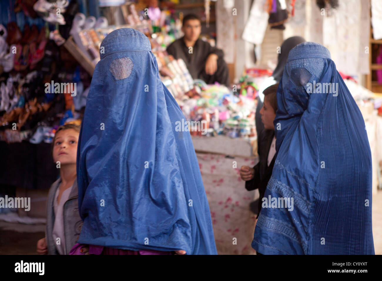 Afghanistan women market hi-res stock photography and images - Alamy