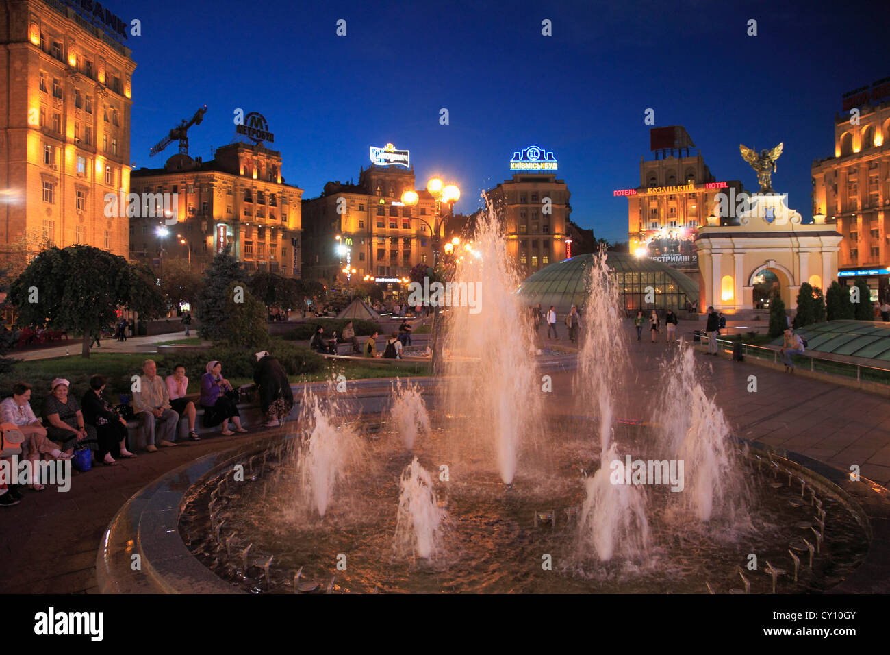 Ukraine, Kiev, Kyiv, Independence Square, Maidan Nezalezhnosti ...