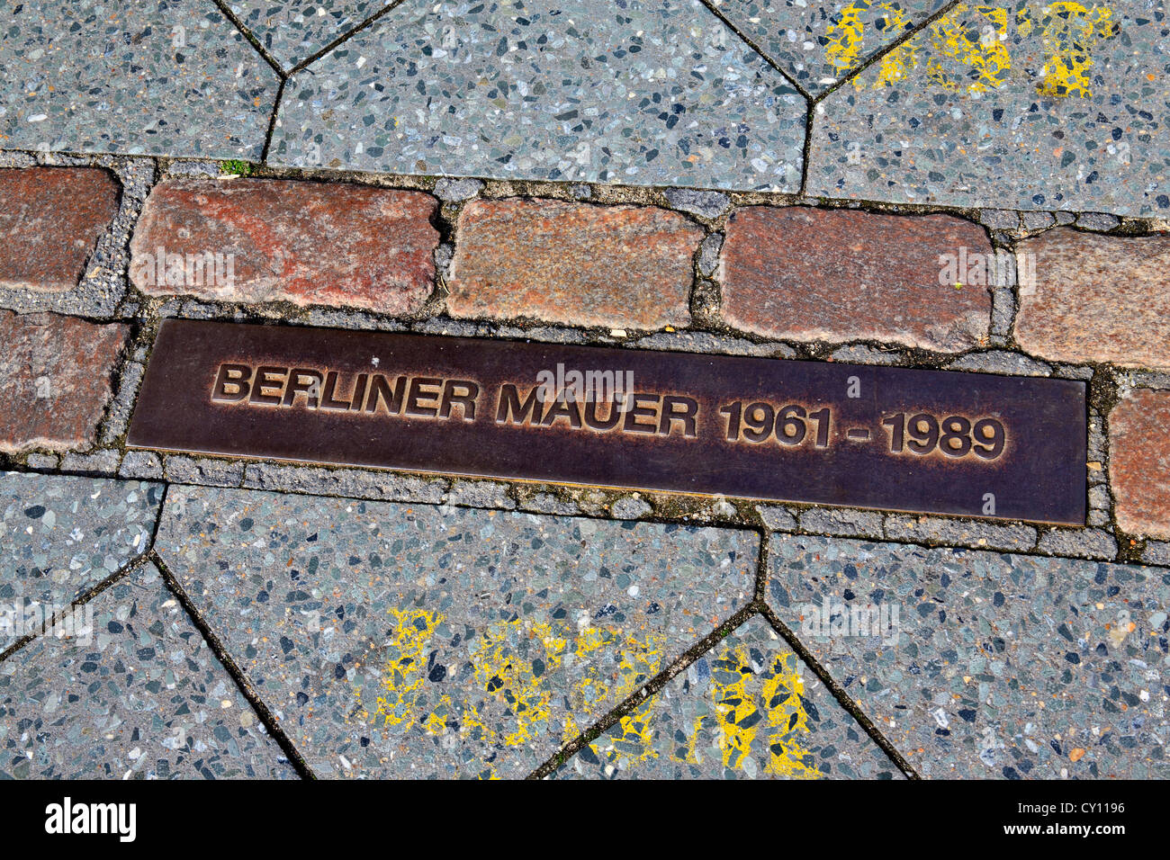 Berlin wall plaque hi-res stock photography and images - Alamy
