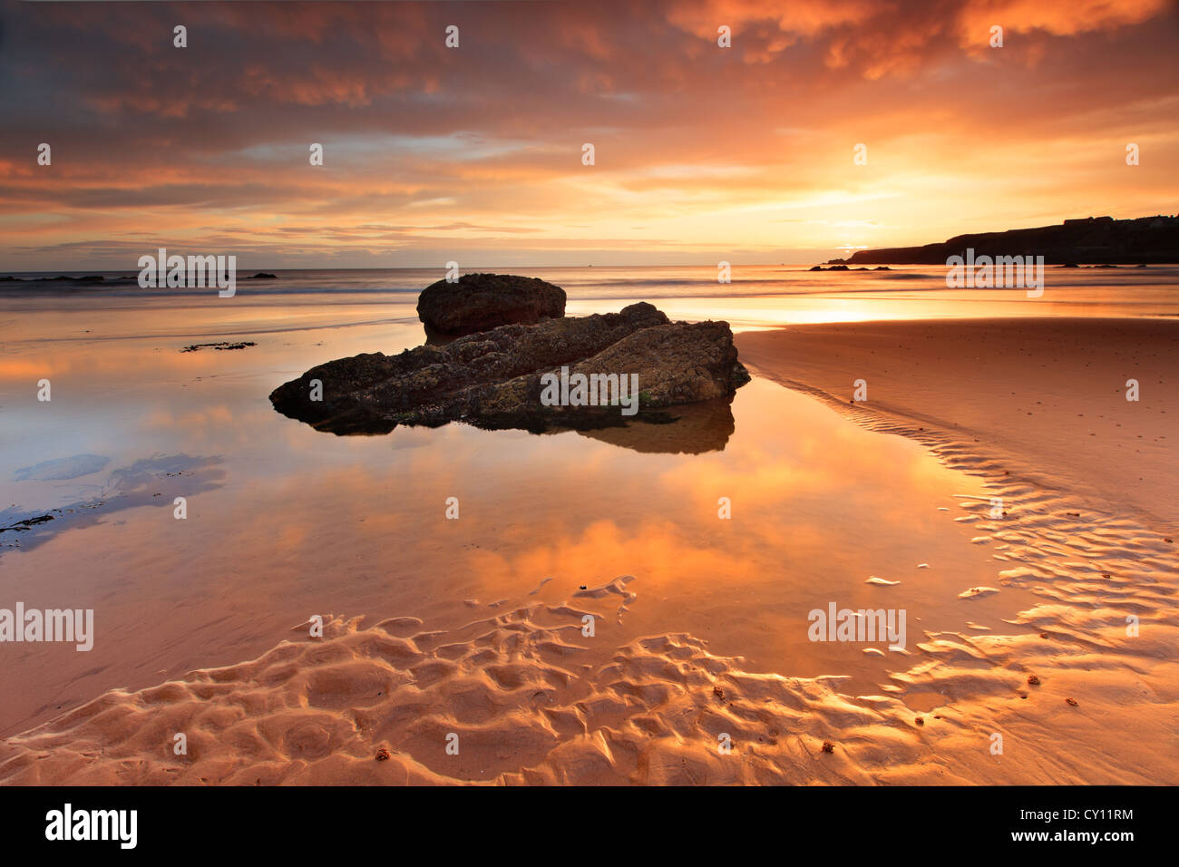 Cullen beach moray scotland hi-res stock photography and images - Alamy