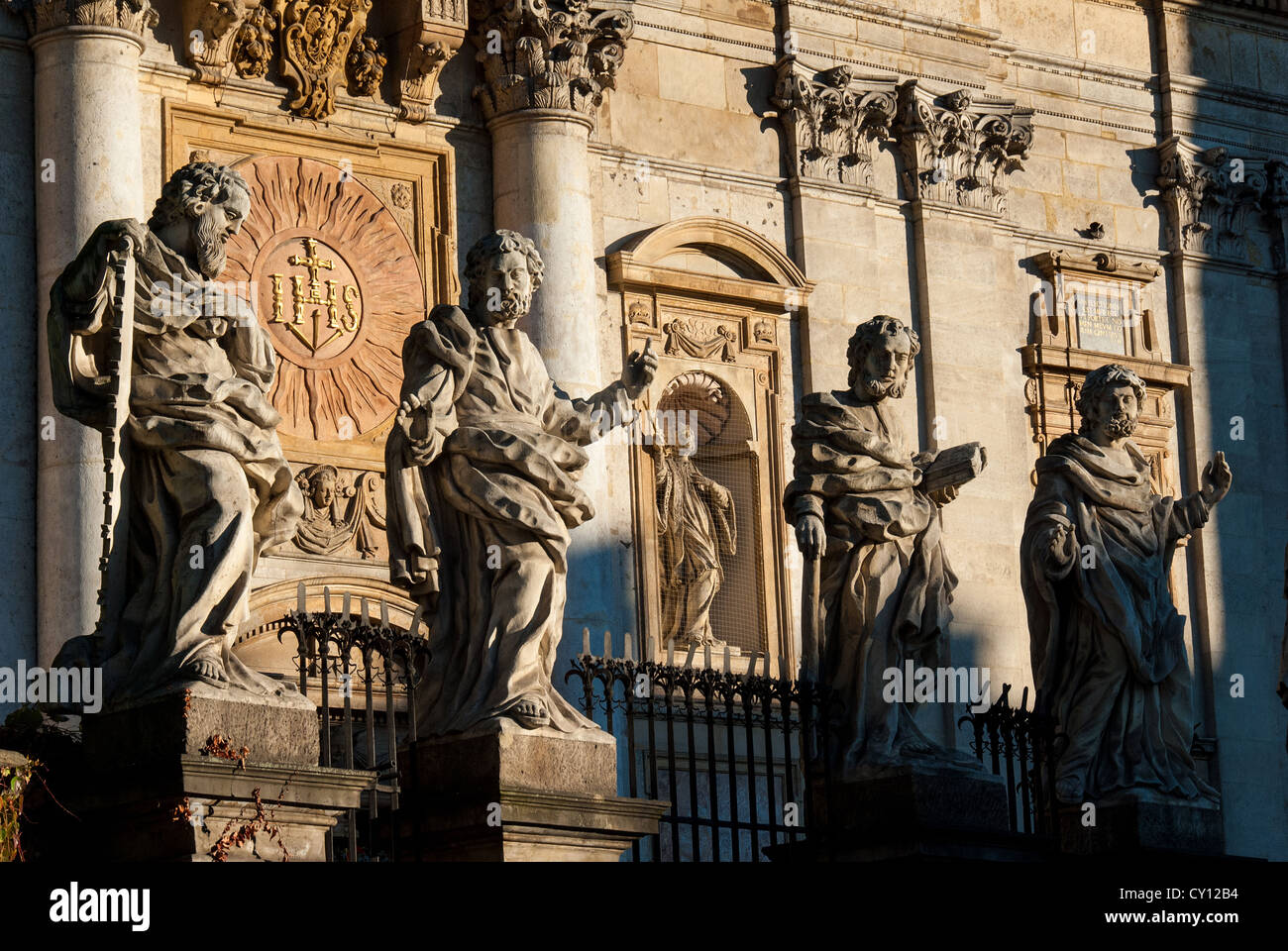 Statues of the 12 apostles hi-res stock photography and images - Alamy