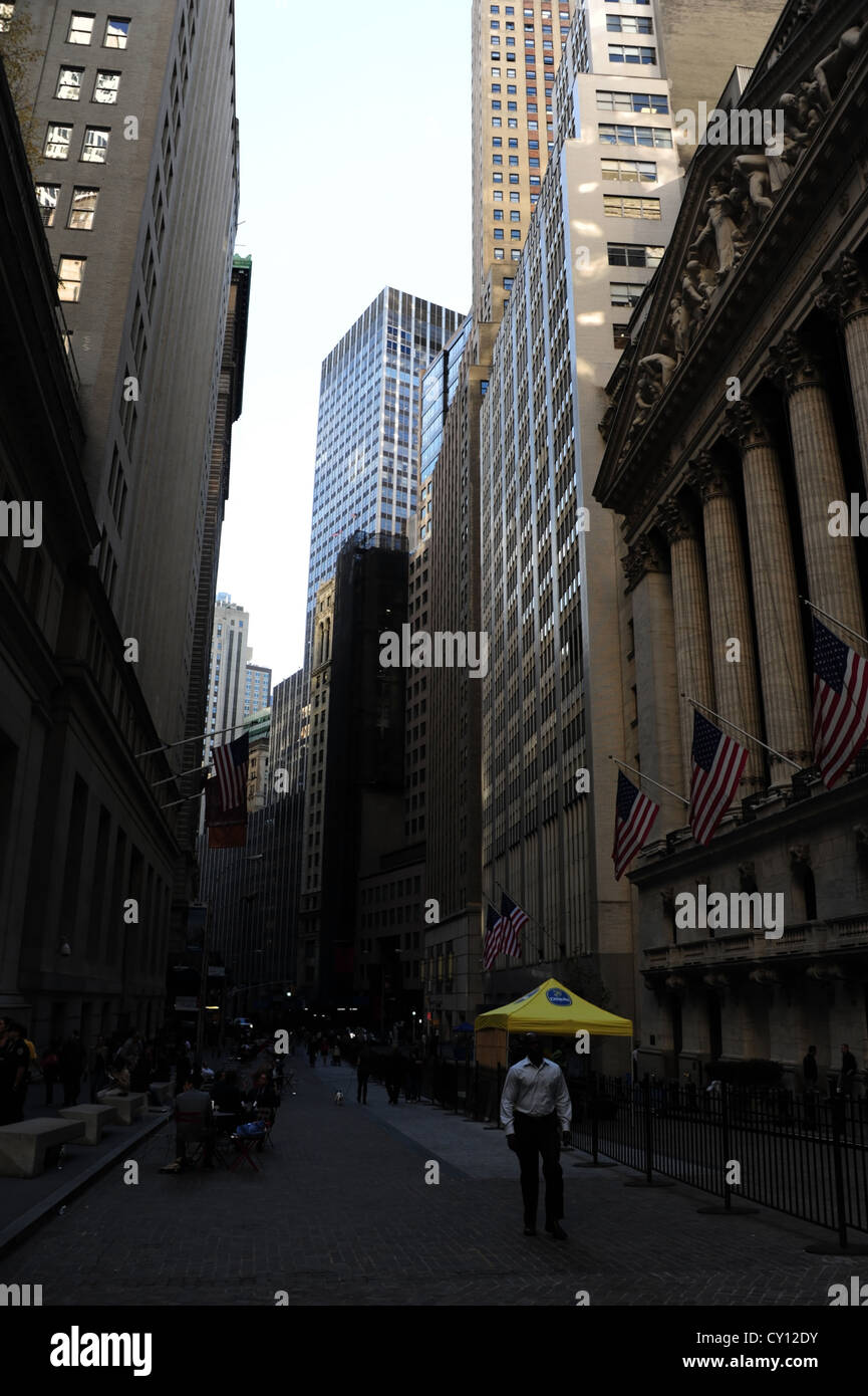 Afternoon shade 'urban alley' portrait Broad Street, New York Stock ...
