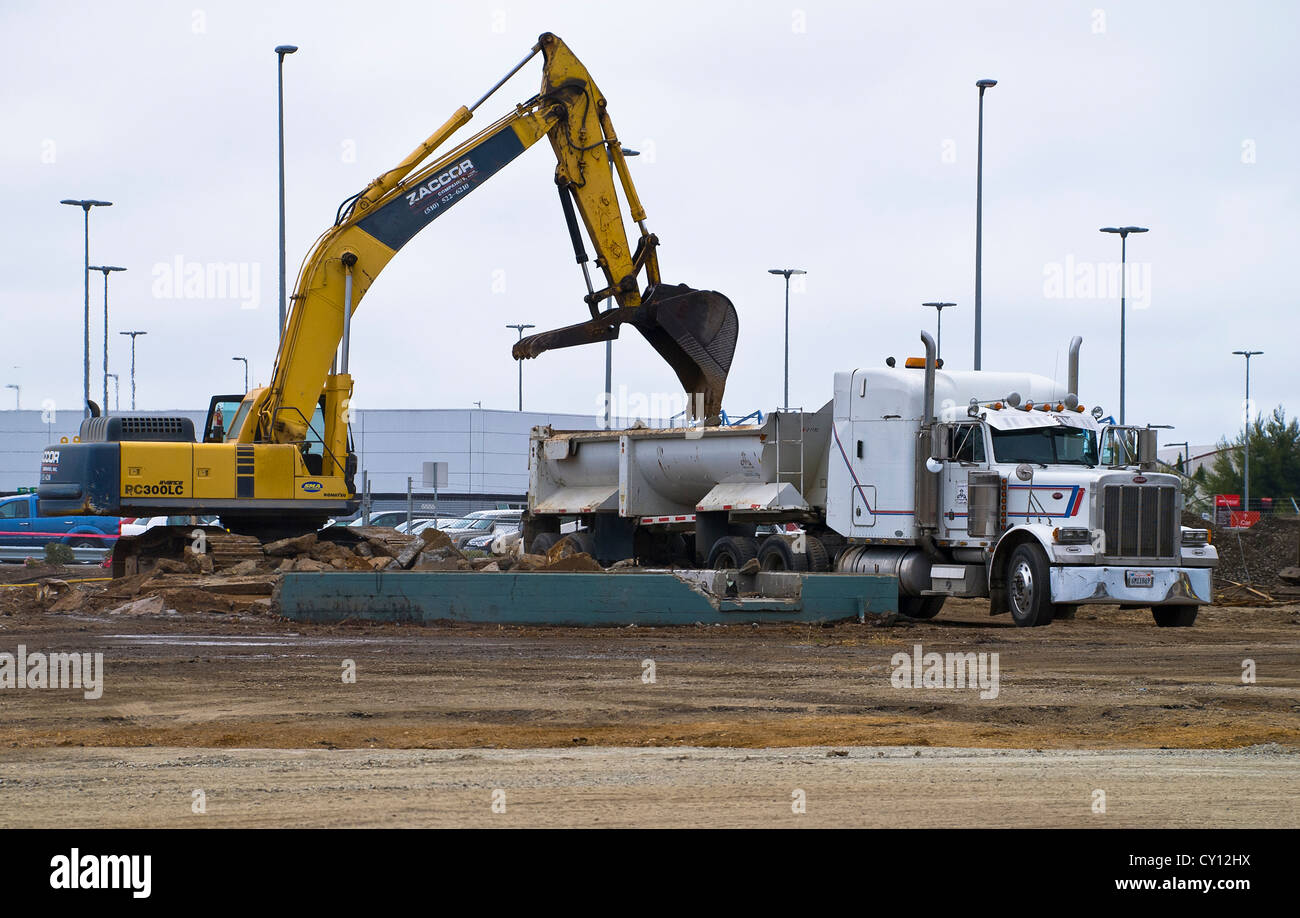 Heavy excavators hi-res stock photography and images - Alamy