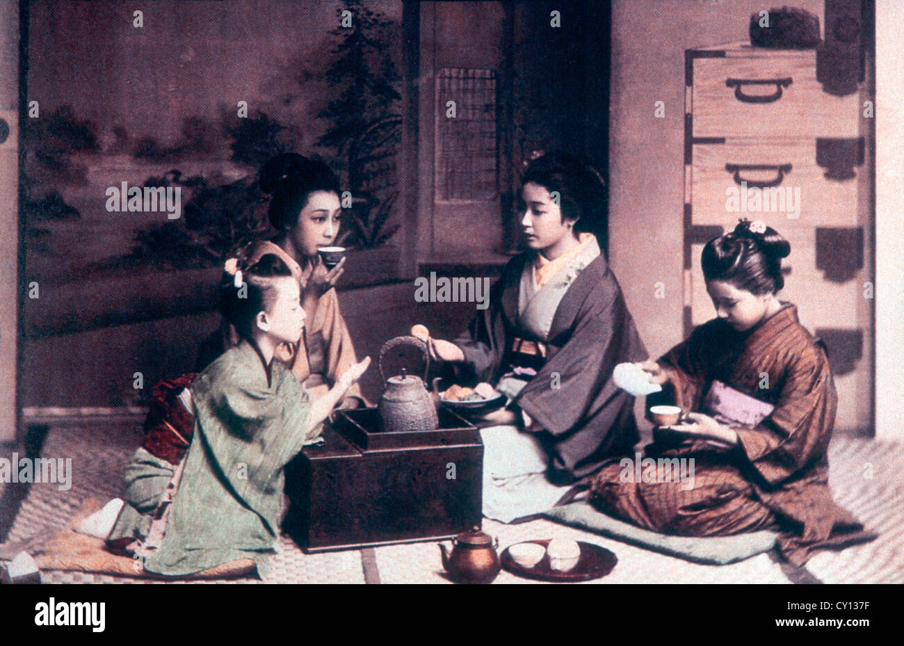 Japan drinking tea hi-res stock photography and images - Alamy