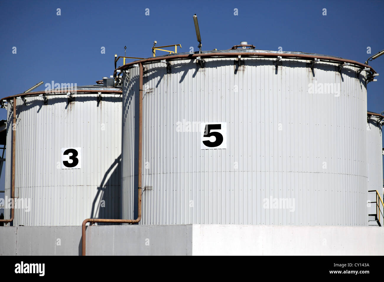 Petroleum reservoirs hi-res stock photography and images - Alamy