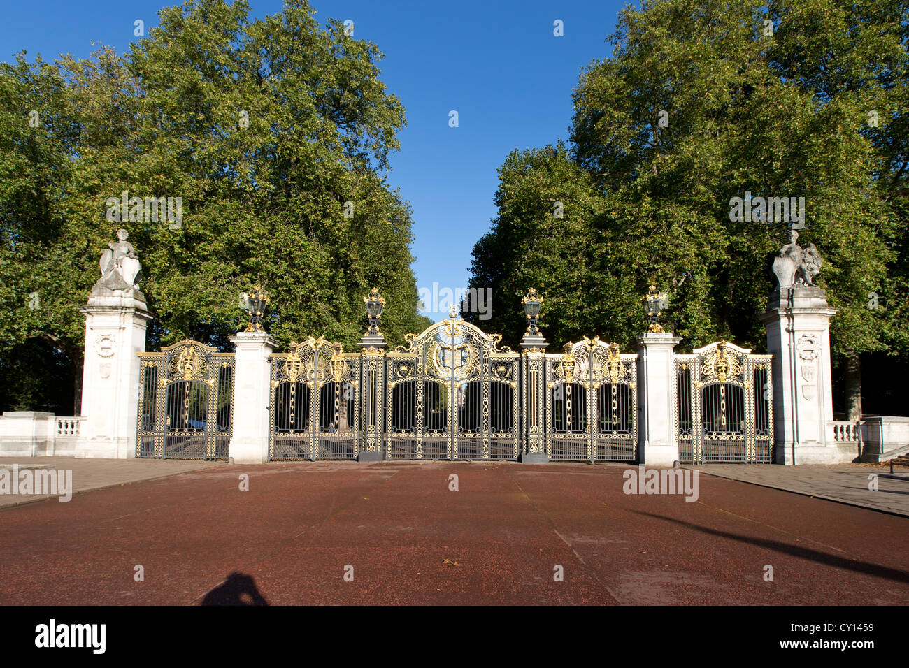 The Canada Gate, The Mall, London, England, UK Stock Photo - Alamy