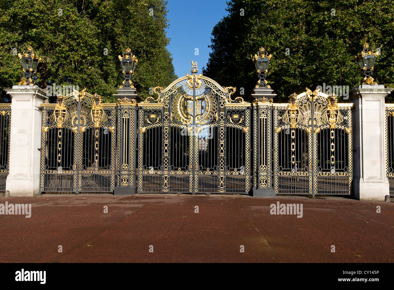 The Canada Gate, The Mall, London, England, UK Stock Photo - Alamy