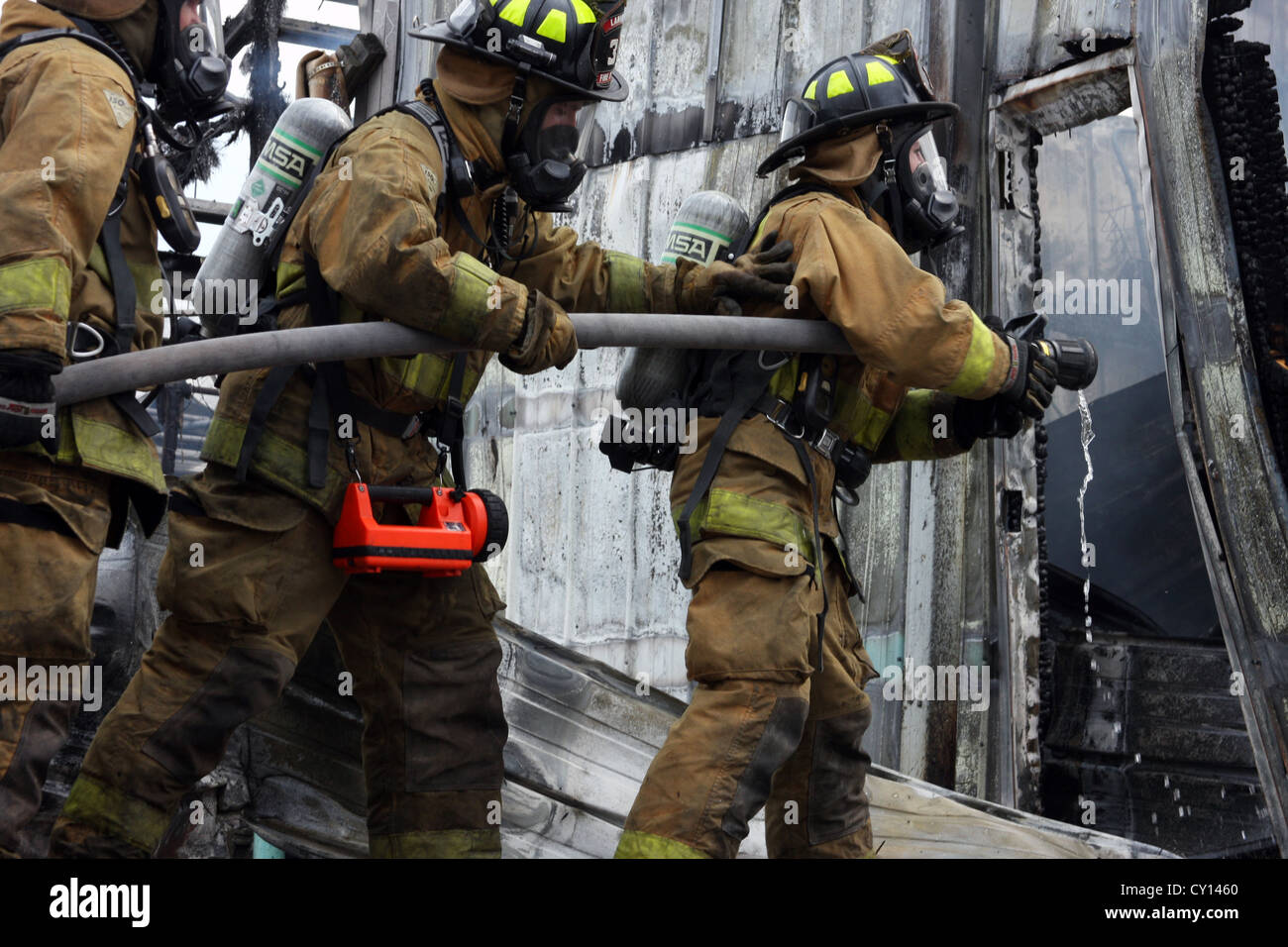 Fireman putting out building fire hi-res stock photography and images ...
