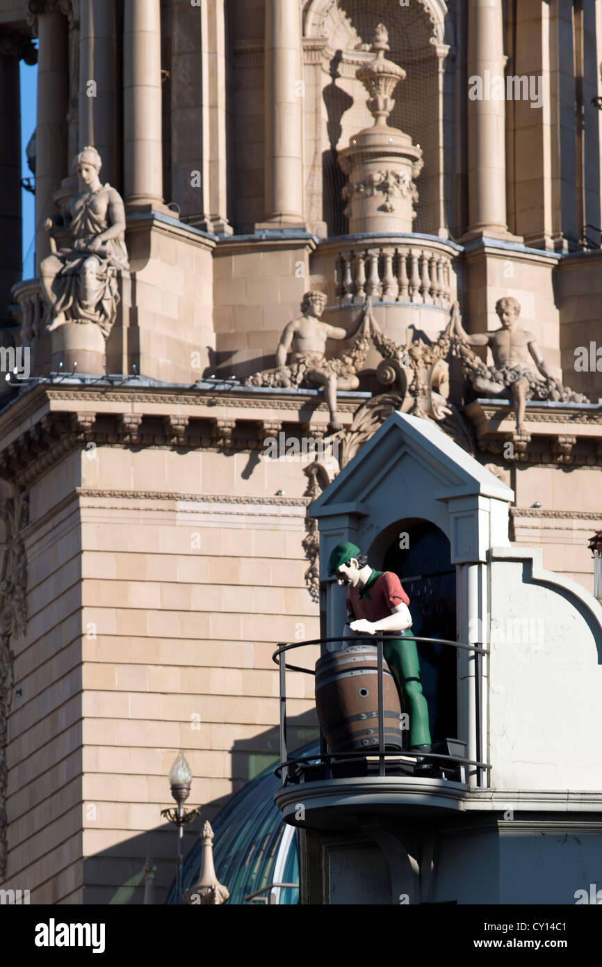 The London Coliseum Theatre & a Sculpture of a man & beer barrel on top ...