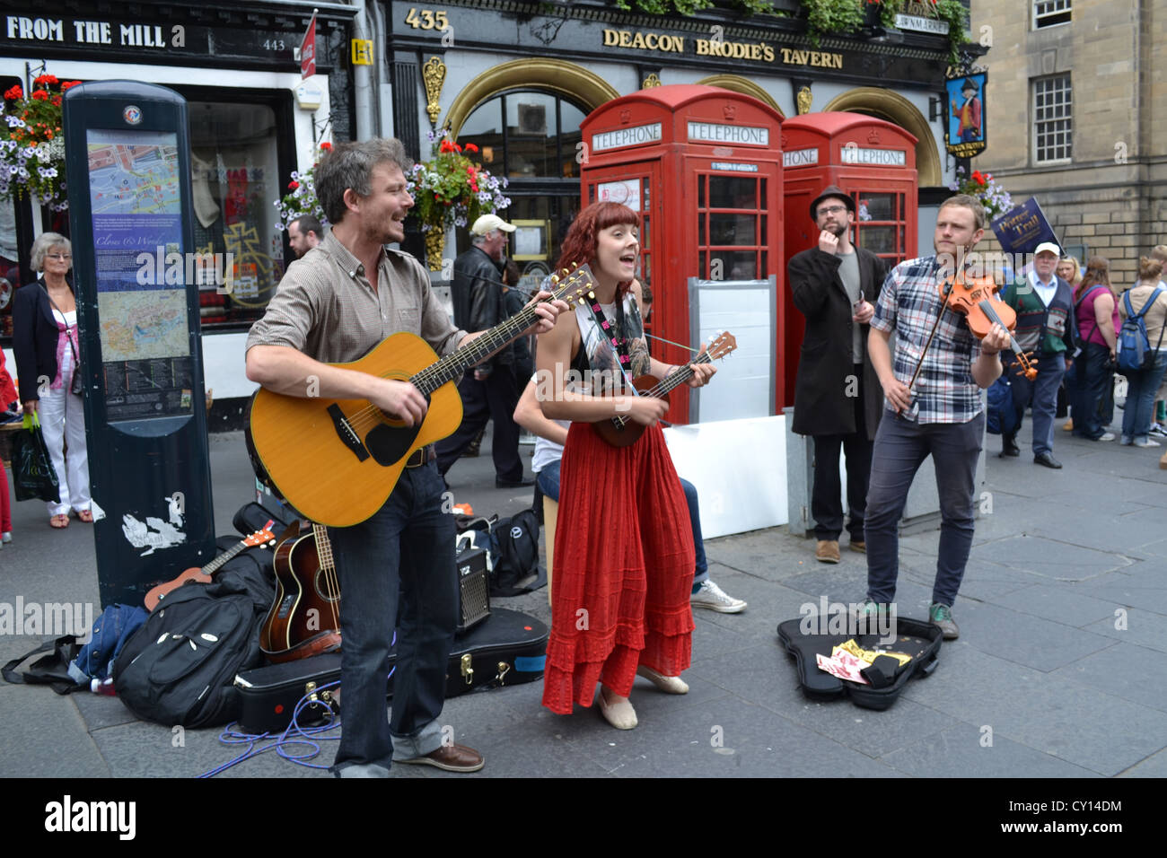 Edinburgh fringe festival scotland hi-res stock photography and images ...