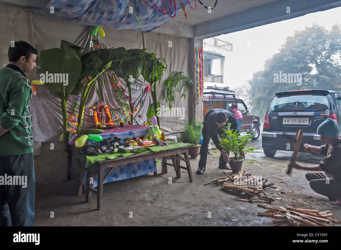 Preparing for Puja, Biswakarma Puja, Hinduism, religious ritual Stock ...