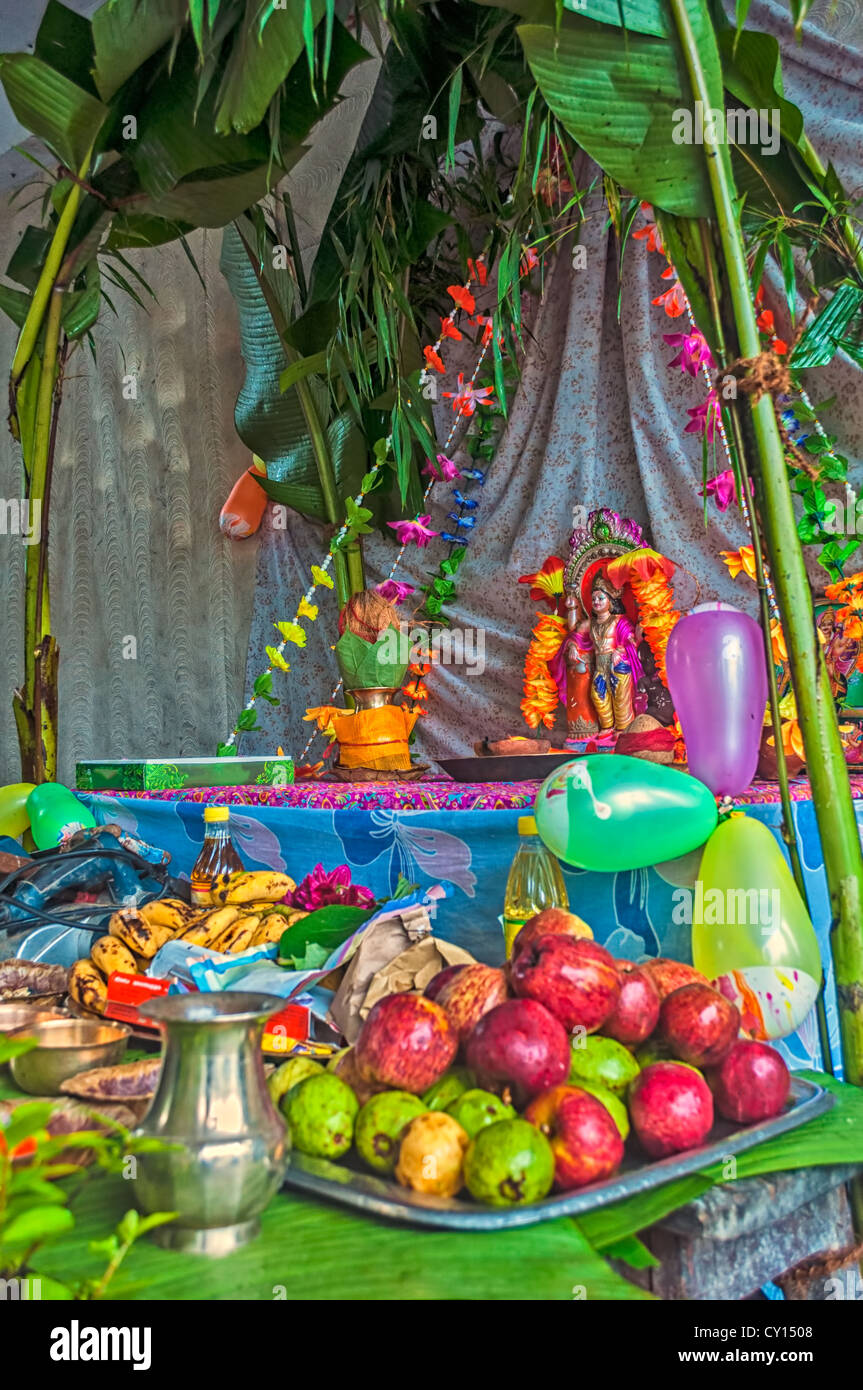 Hinduism sacred puja ritual flowers hi-res stock photography and images ...