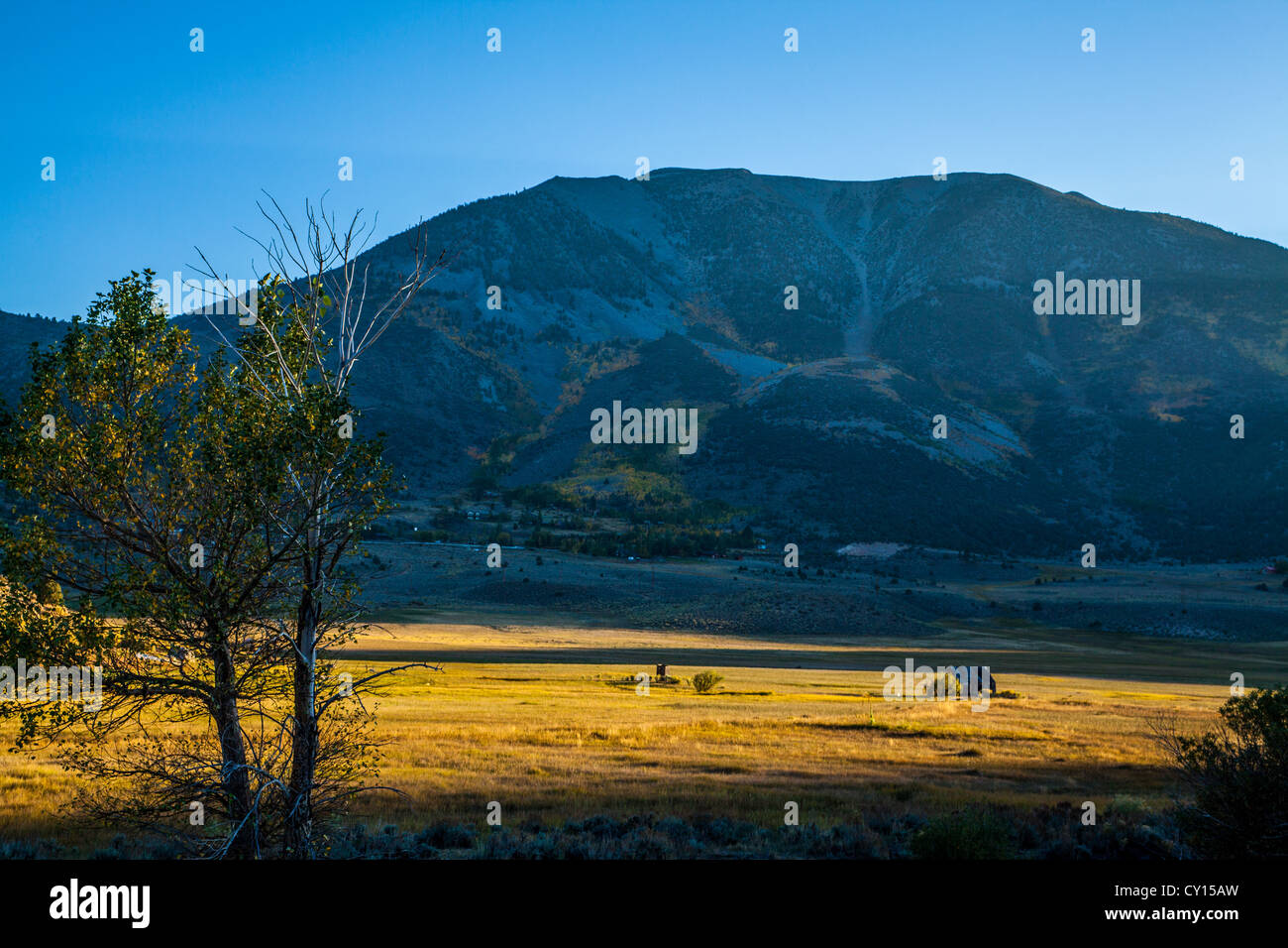 Crowley lake hi-res stock photography and images - Alamy