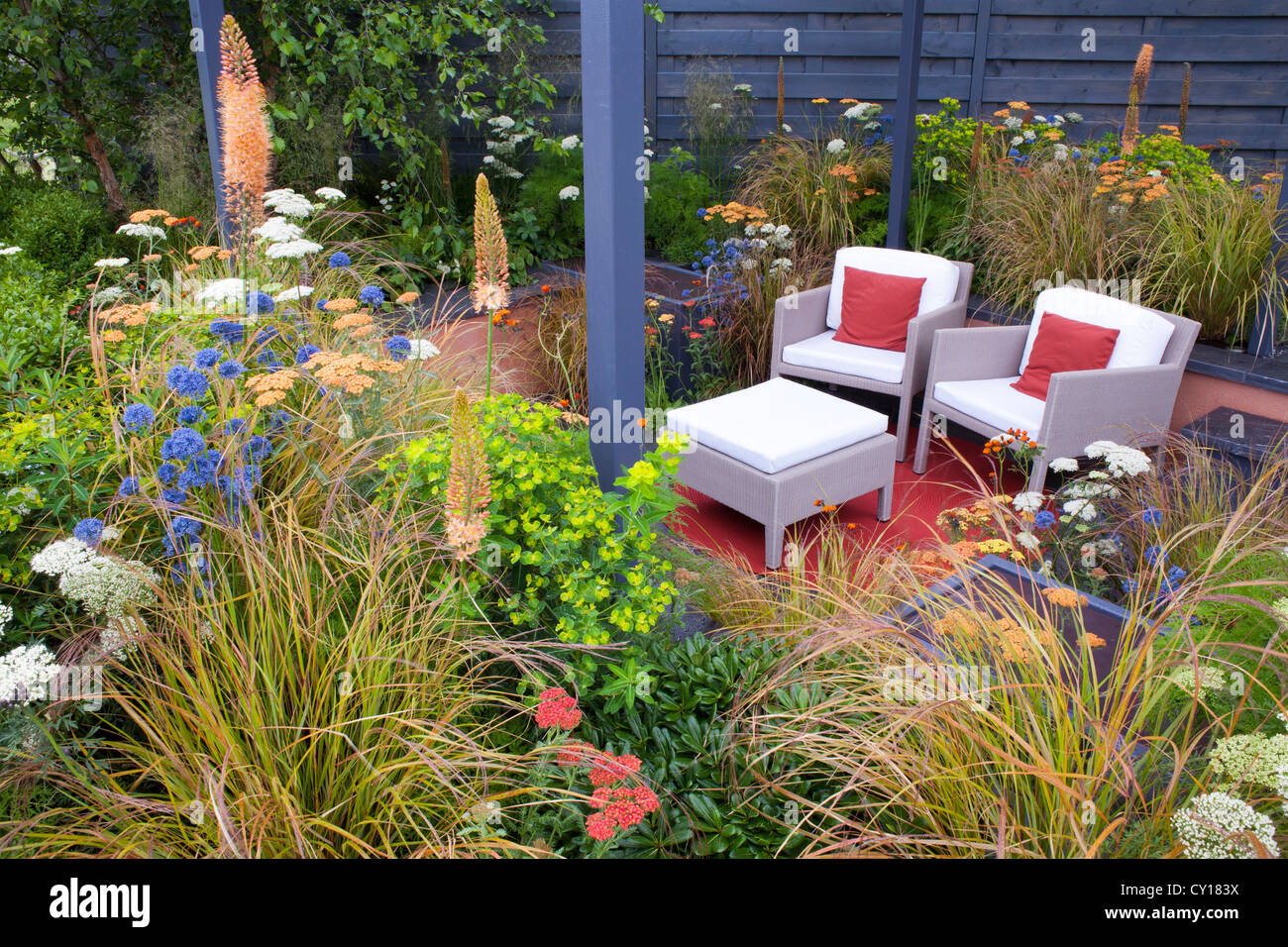 Relaxing area in contemporary designed garden Stock Photo - Alamy