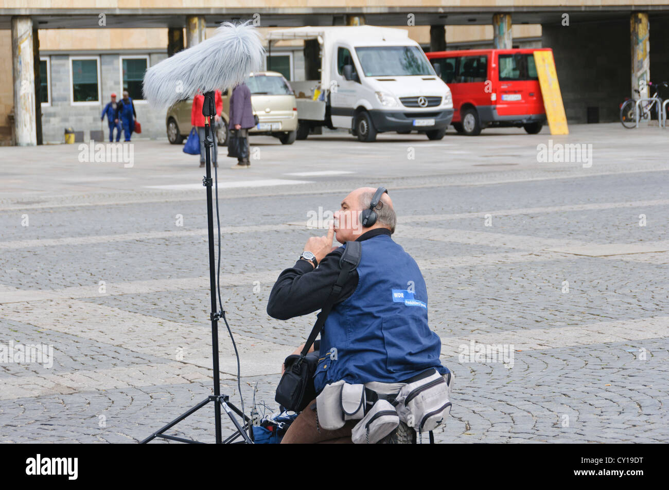 Sound engineer hi-res stock photography and images - Alamy