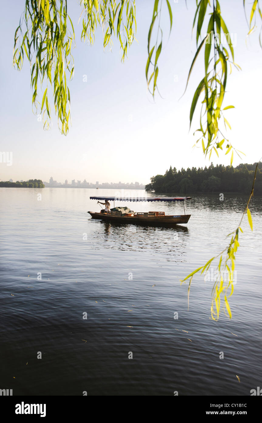 Chinese rowing boat hi-res stock photography and images - Alamy