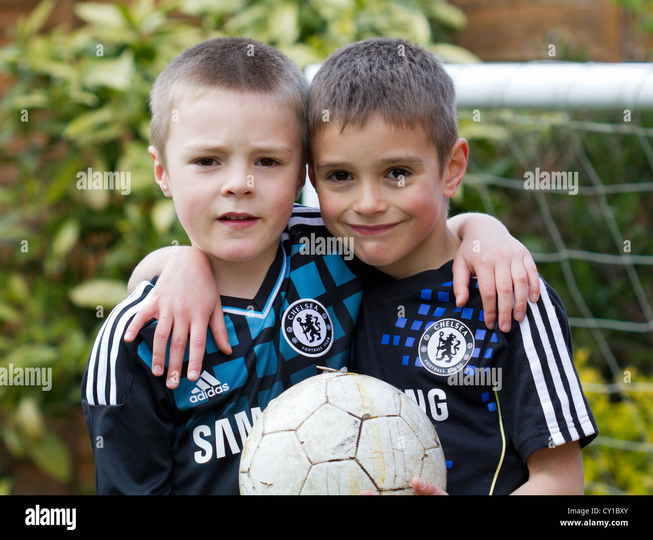 Chelsea fans make hi-res stock photography and images - Alamy