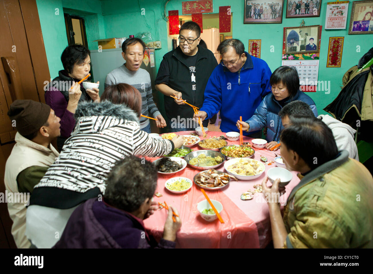 Chinese family meal restaurant hi-res stock photography and images - Alamy