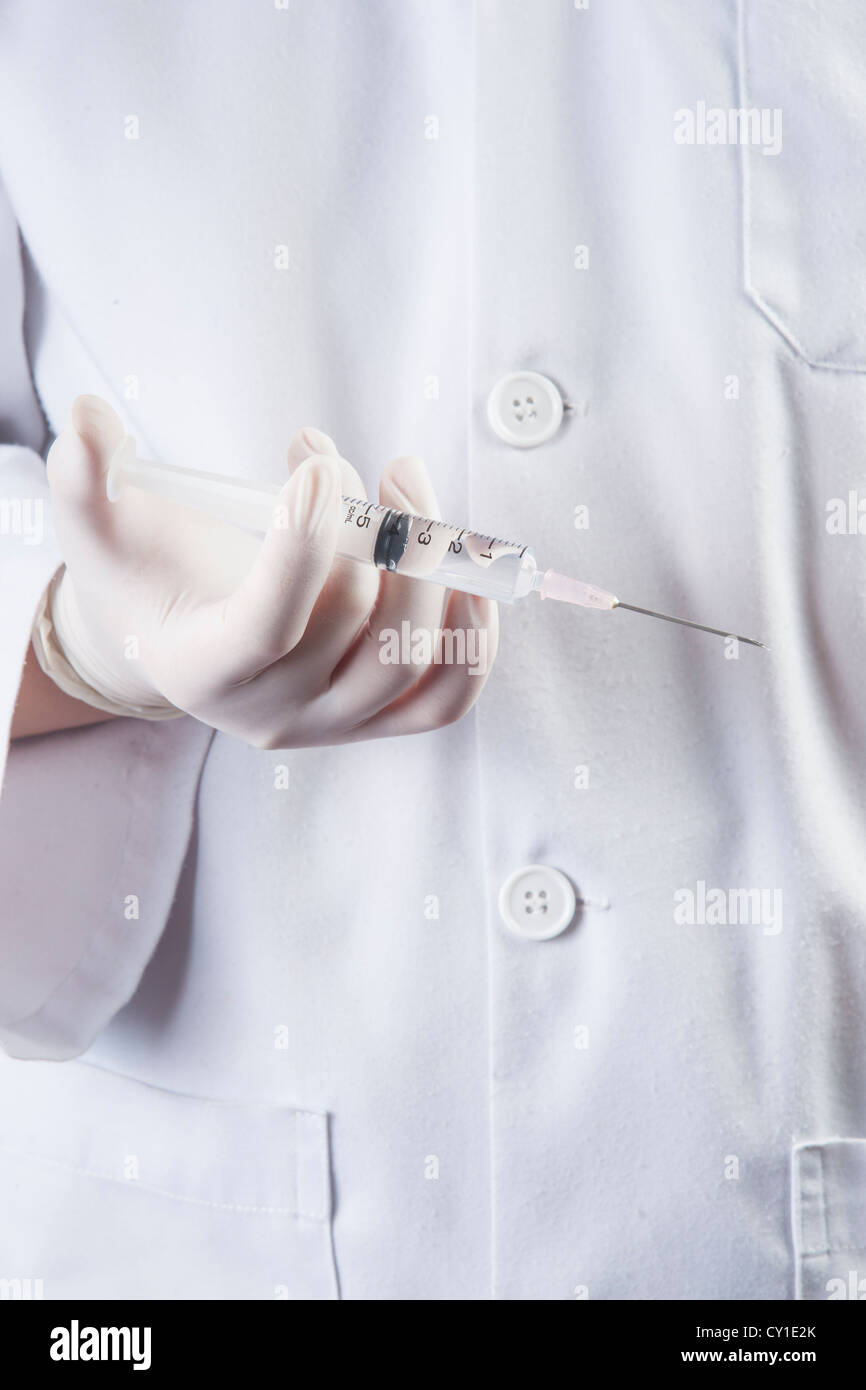 Doctor / Nurse holding a syringe ready an injection Stock Photo - Alamy