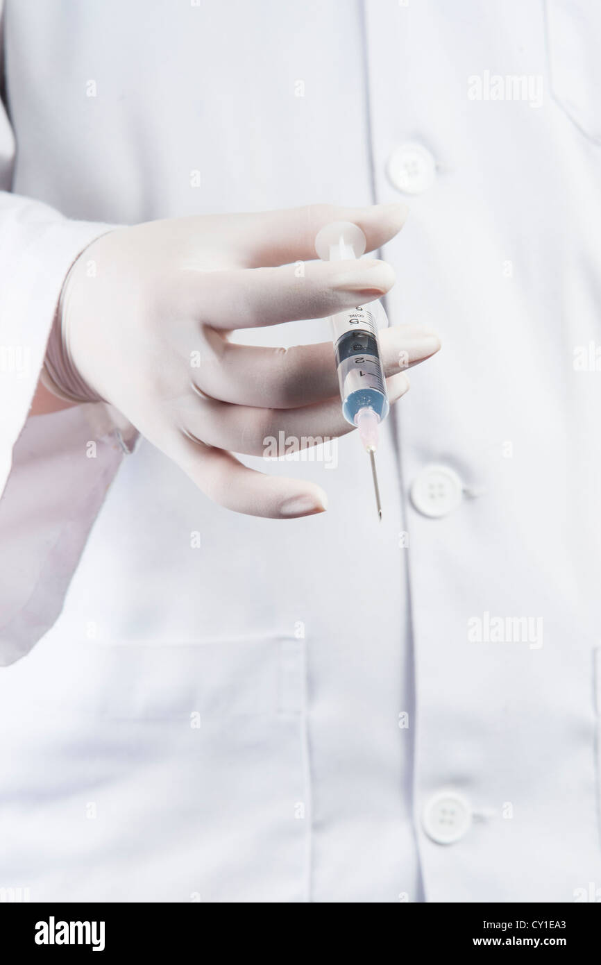 Doctor / Nurse holding a syringe ready an injection Stock Photo - Alamy
