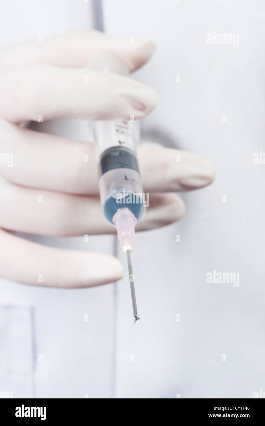 Doctor / Nurse holding a syringe ready an injection Stock Photo - Alamy