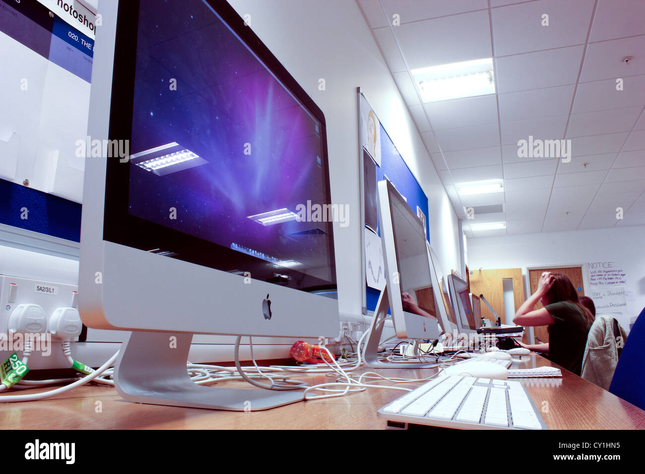 Apple iMac's in a classroom, Barnsley College. UK Stock Photo - Alamy