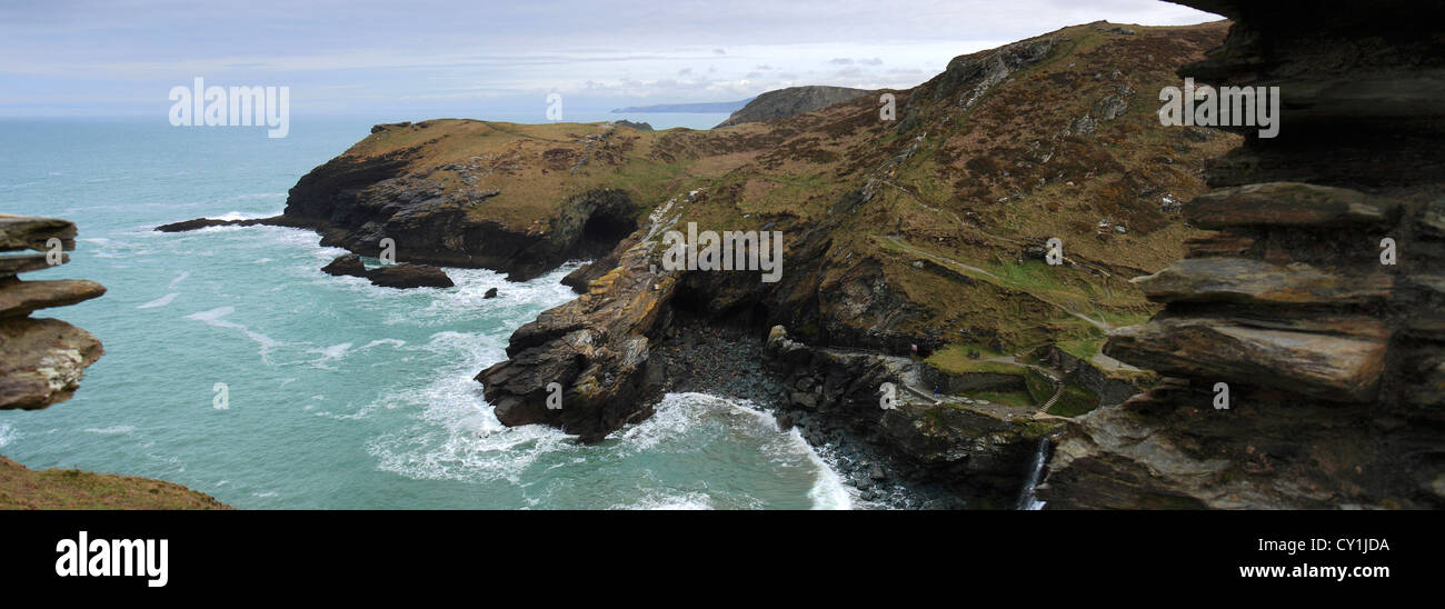 Dusk colours over the shore at Tintagel beach, Tintagel town, Cornwall ...
