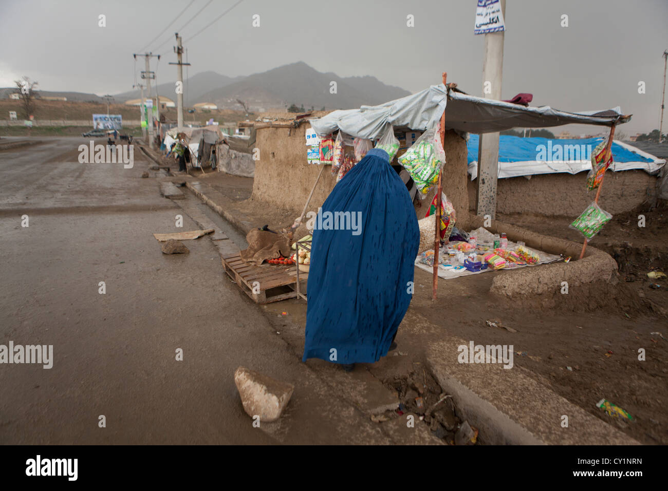 Women walking in burqa hi-res stock photography and images - Alamy