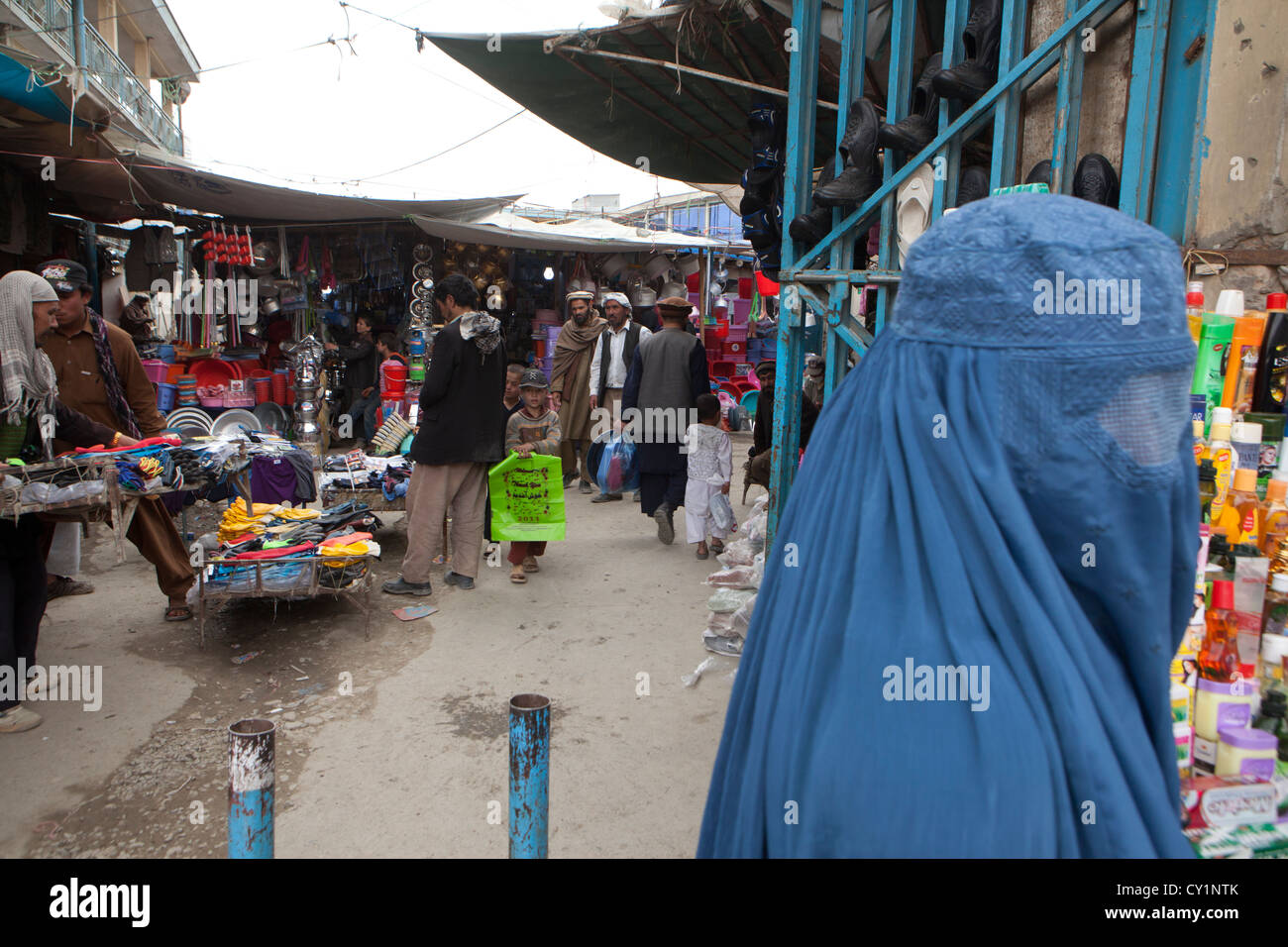 women dressed in burqa, kabul, afghanistan Stock Photo - Alamy
