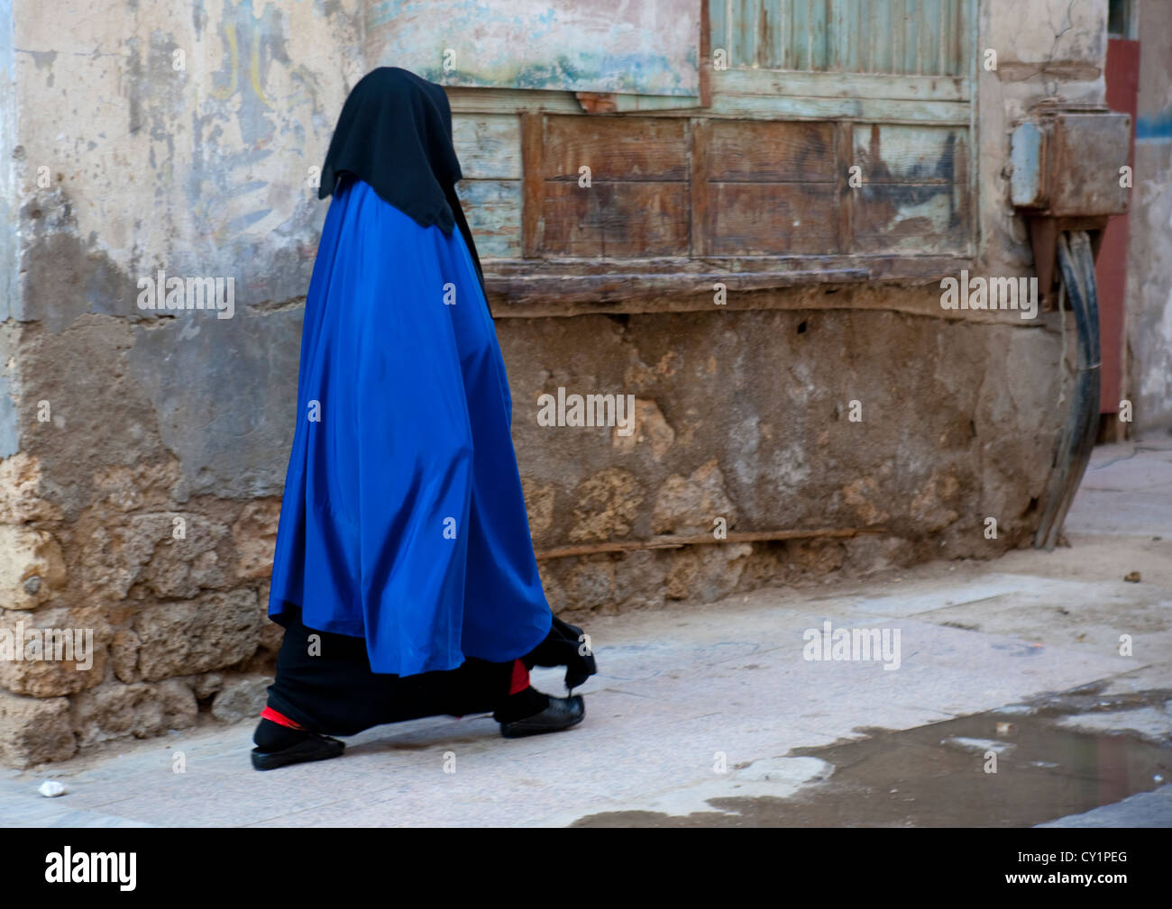 Saudi woman burka hi-res stock photography and images - Alamy