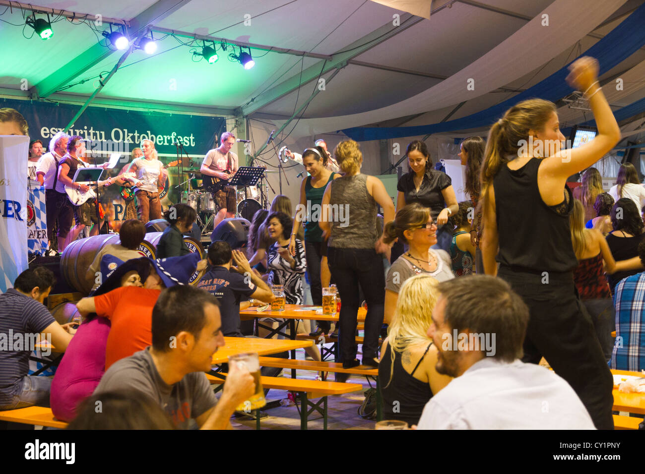 Oktoberfest dancing hi-res stock photography and images - Alamy