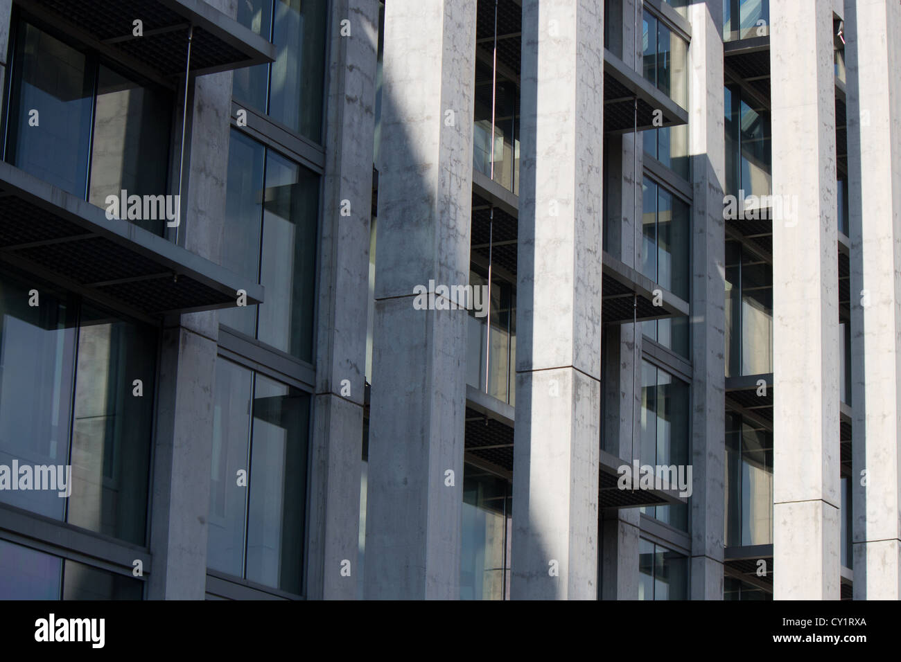 Modern architecture vertical hi-res stock photography and images - Alamy