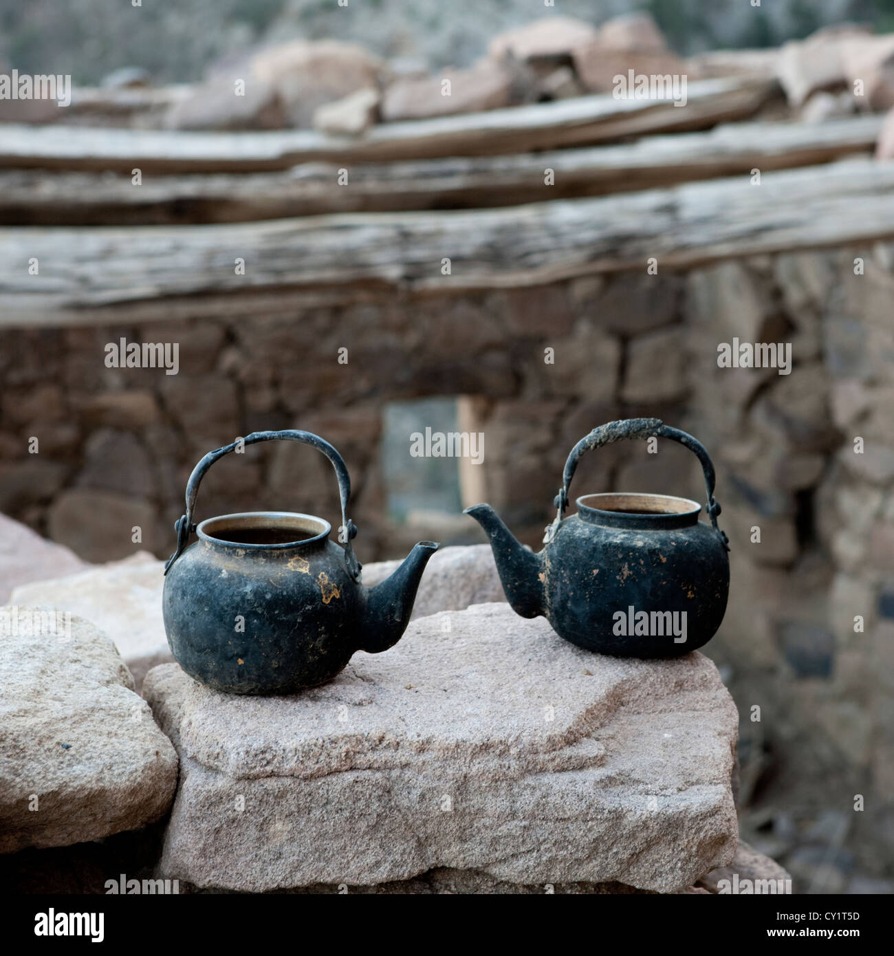 Saudi arabia man pots hi-res stock photography and images - Alamy