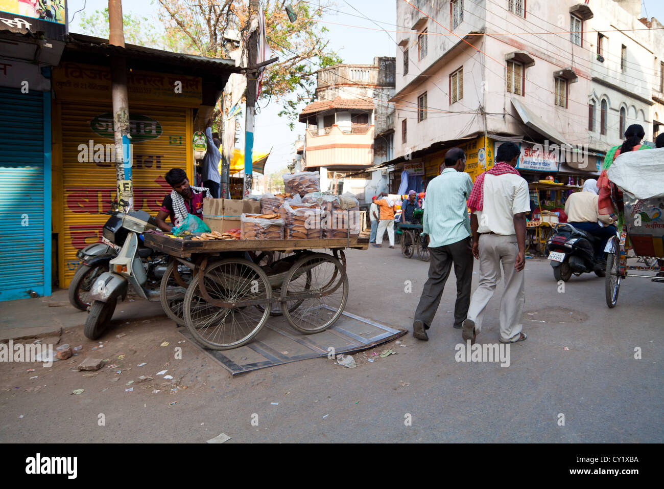 Typical street scenery in varanasi hi-res stock photography and images ...