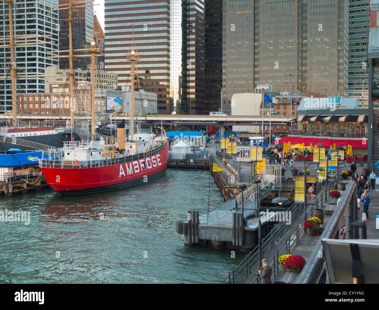Nyc side street hi-res stock photography and images - Alamy