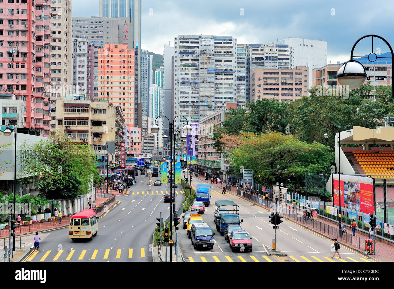 Street view with traffic Stock Photo - Alamy