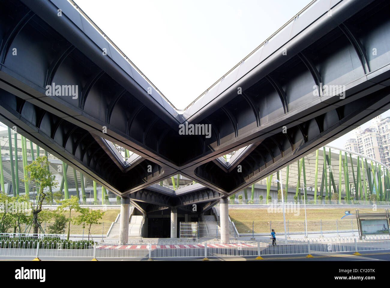 Pedestrian overpass and urban traffic Stock Photo - Alamy