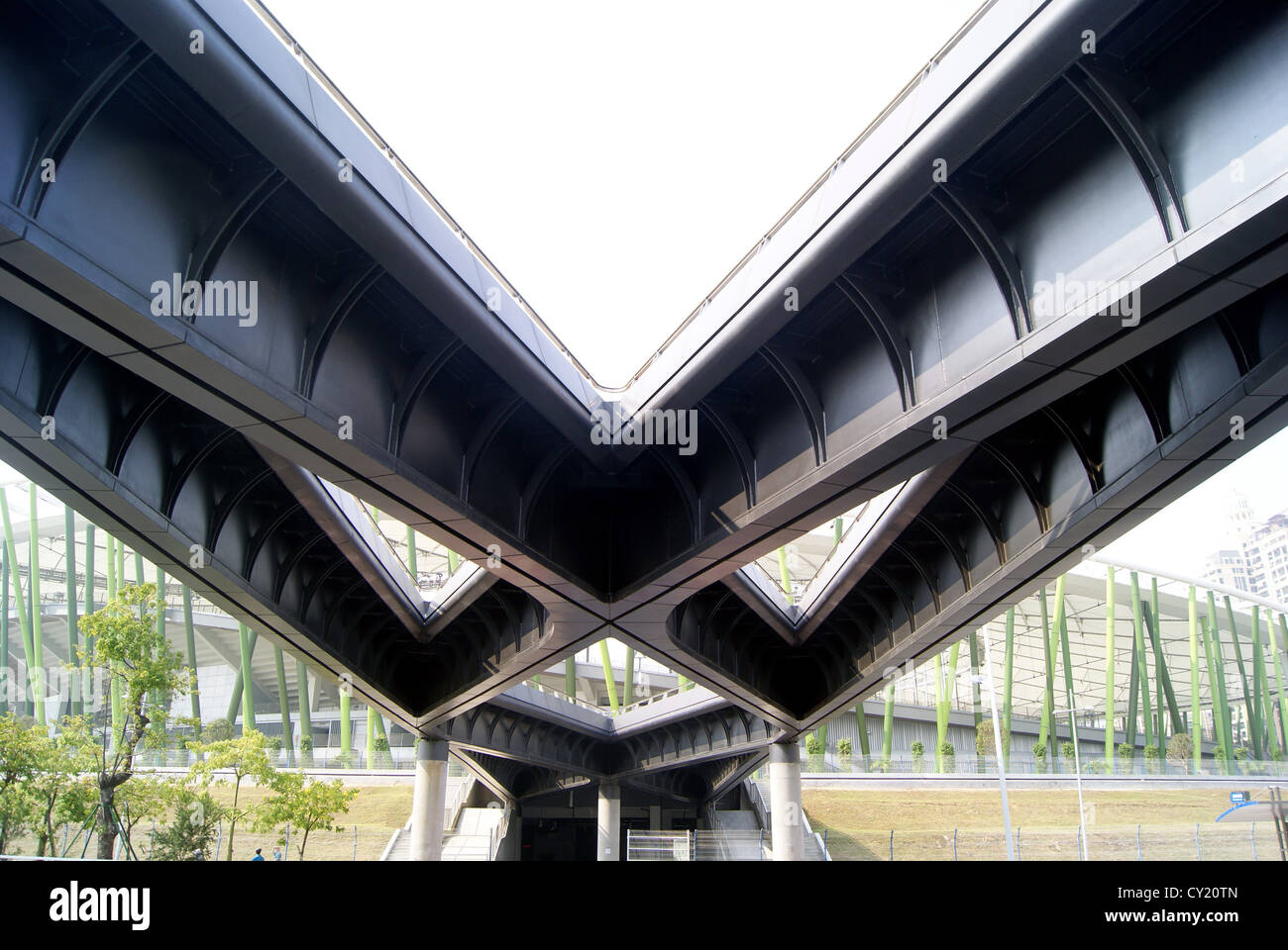 Pedestrian overpass and urban traffic Stock Photo - Alamy
