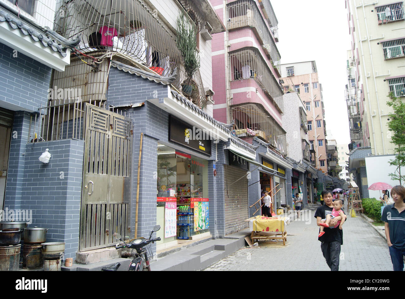 Narrow streets in historical hi-res stock photography and images - Alamy