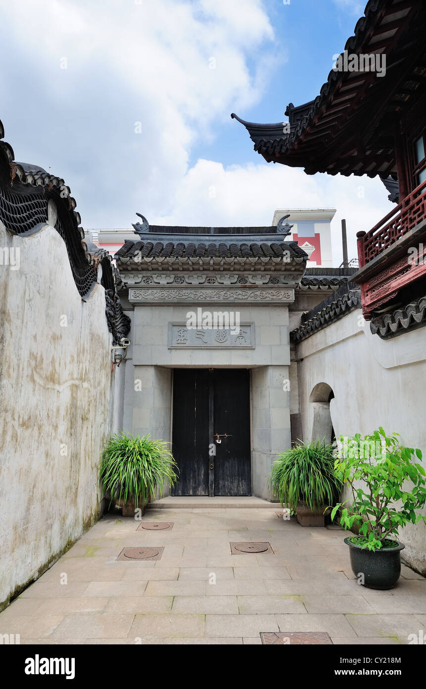 Old Chinese doorway in Shanghai Stock Photo - Alamy