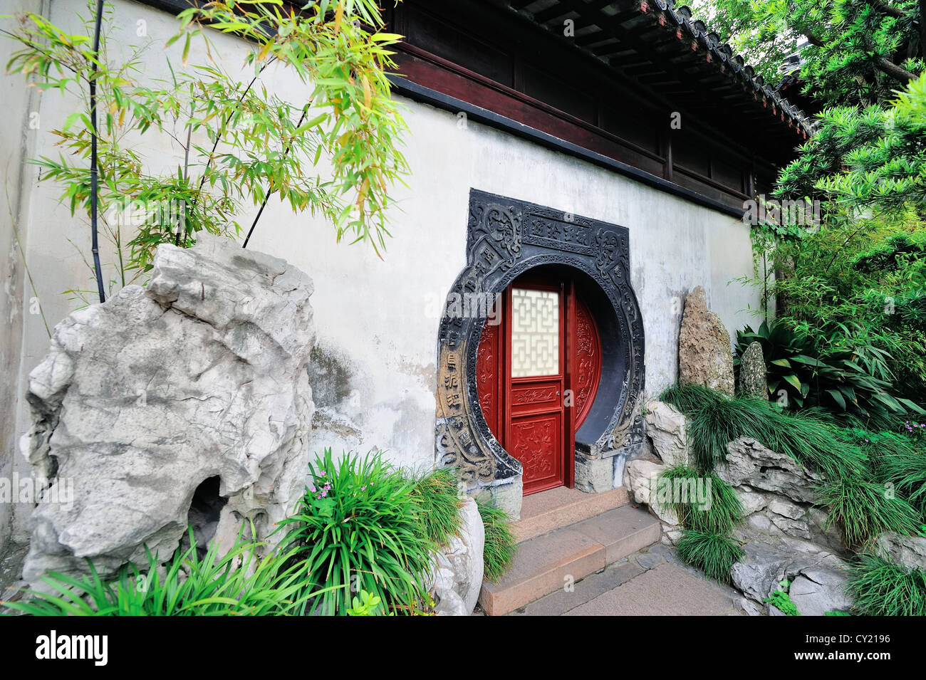 Old Chinese doorway in Shanghai Stock Photo - Alamy