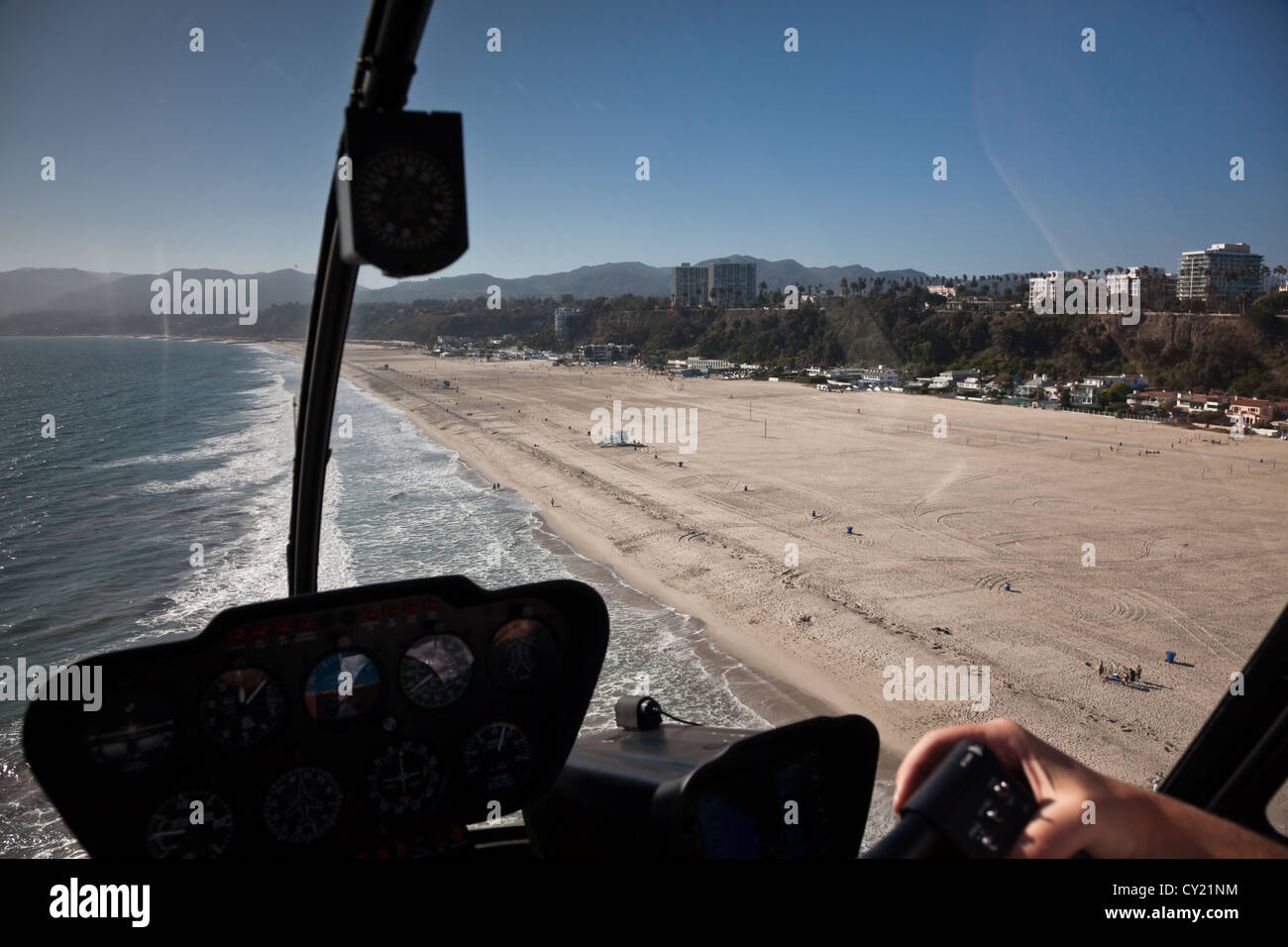 The long stretch of beach stretching from Santa Monica to the north ...