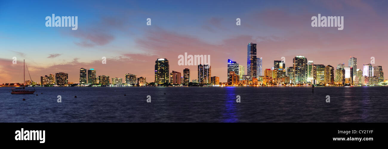 Twilight over miami skyline hi-res stock photography and images - Alamy
