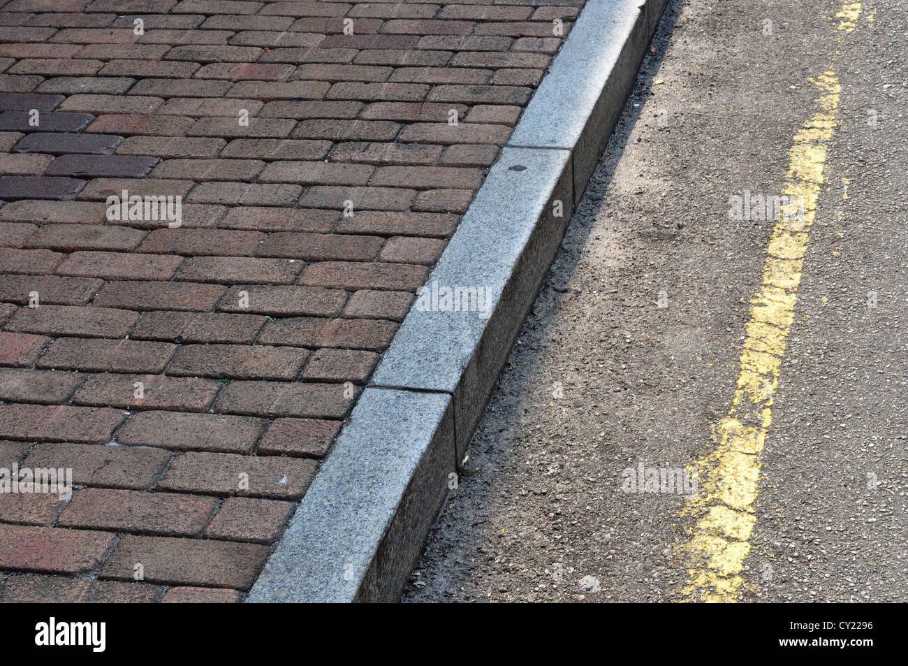 Brick curb hi-res stock photography and images - Alamy